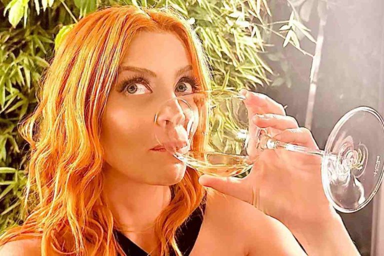 Noemi si mostra in tutta la sua bellezza: pochi vestiti e tanta ...