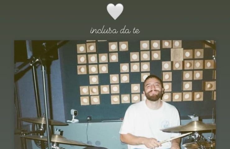 Angelina Mango, avete mai visto il fratello Filippo? È la fotocopia di ...