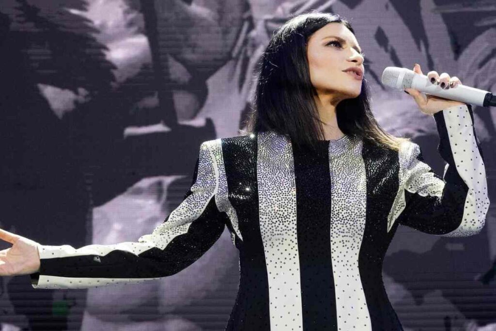 Laura Pausini Successo Mondiale Per La Cantante Nuove Date Per Il Suo